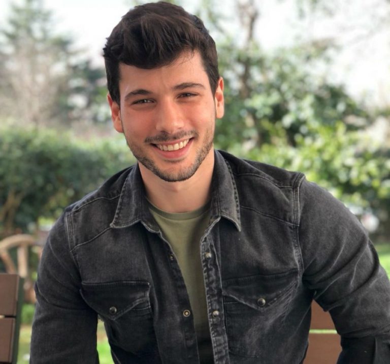10 Potret Deniz Can Aktas, Si Tampan Pemeran Burak di Drama Cinta Cantik