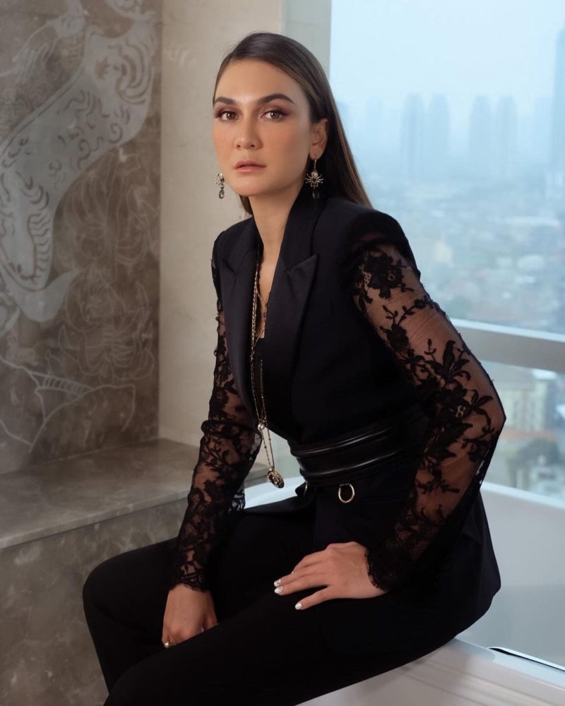 Luna Maya - Biodata, Profil, Fakta, Umur, Agama, Pacar, Karier