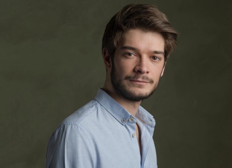 10 Potret Burak Can, Pemeran Burak di Drama Super Family - Dailysia