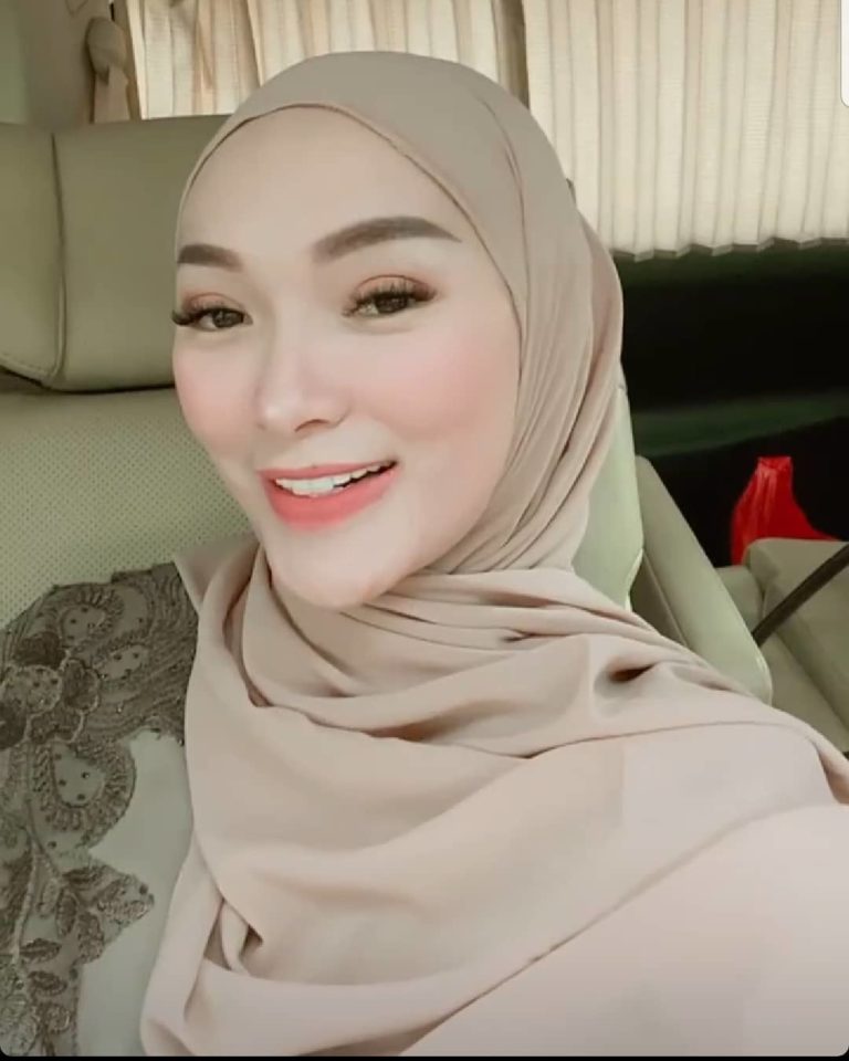 Zaskia Gotik - Biodata, Profil, Fakta, Umur, Agama, Suami, Album