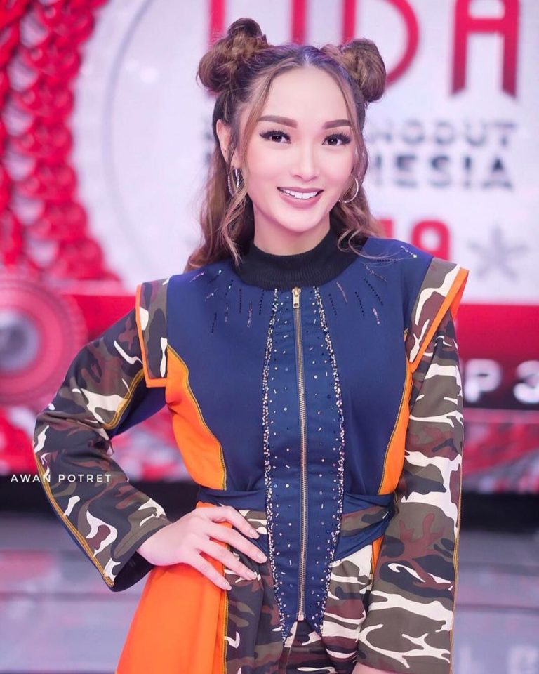 Zaskia Gotik - Biodata, Profil, Fakta, Umur, Agama, Suami, Album