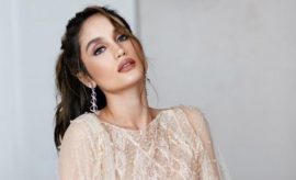 Miliki Tubuh Tinggi Semampai, 10 Pose Cinta Laura Bak Model Profesional