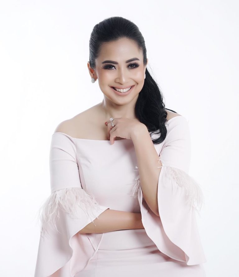 Feni Rose - Biodata, Profil, Fakta, Umur, Agama, Suami, Acara TV