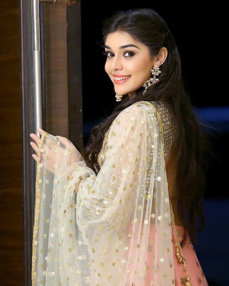Eisha Singh - Biodata, Profil, Fakta, Umur, Agama, Pacar, Karier