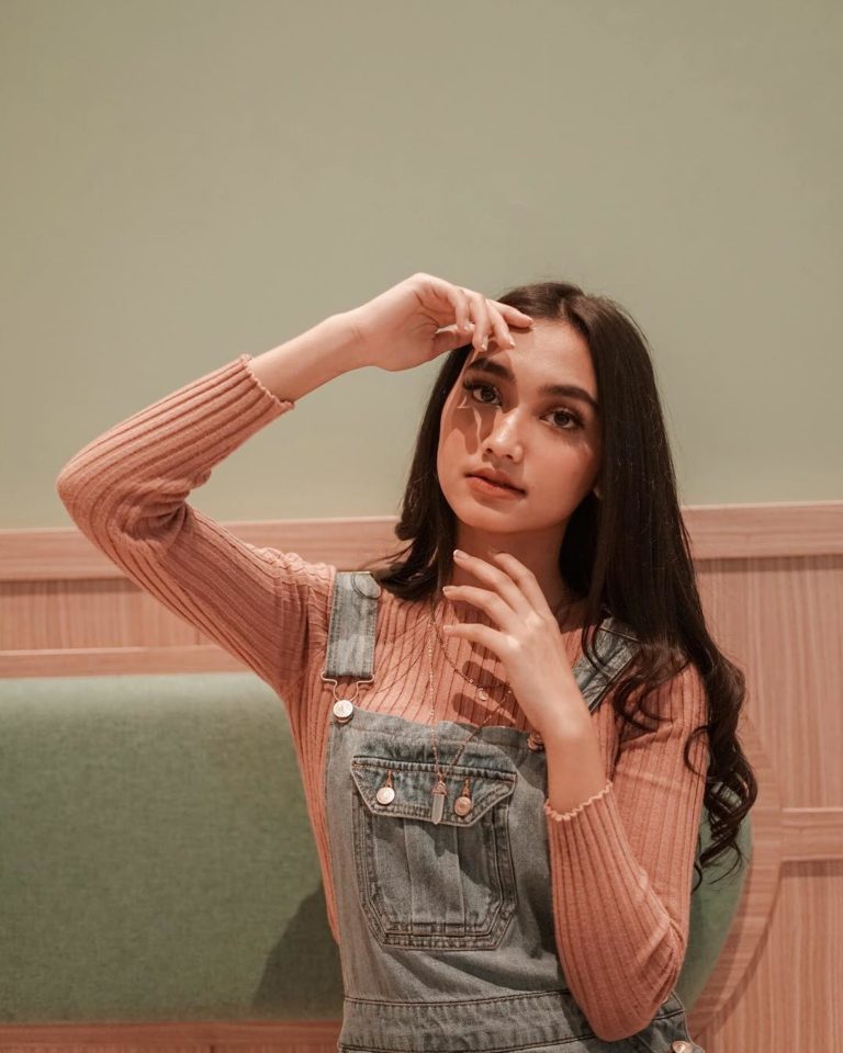 10 Potret Syafira Haddad, Artis Cantik yang Punya Wajah Arab India