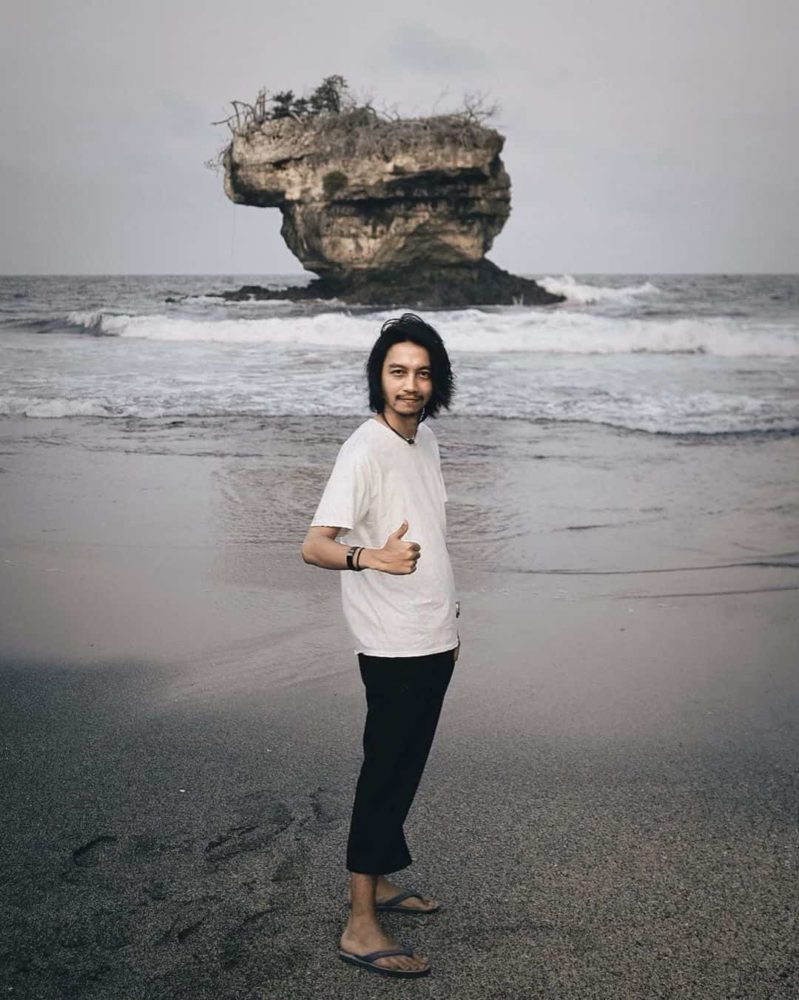 Fiersa Besari - Biodata, Profil, Fakta, Umur, Agama, Istri, Film