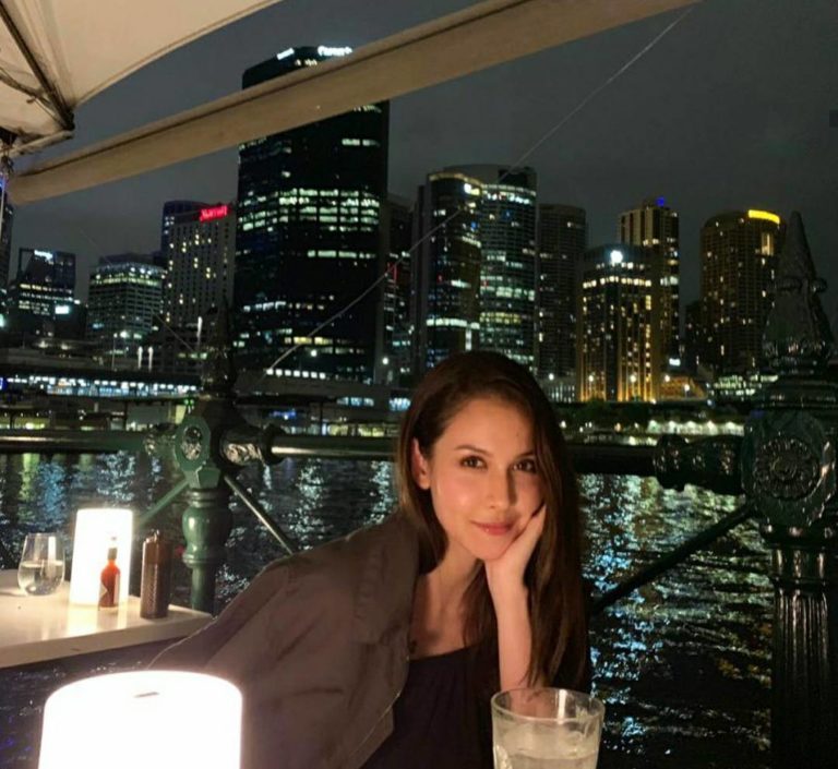 Estelle Linden - Biodata, Profil, Fakta, Umur, Agama, Suami, Karier