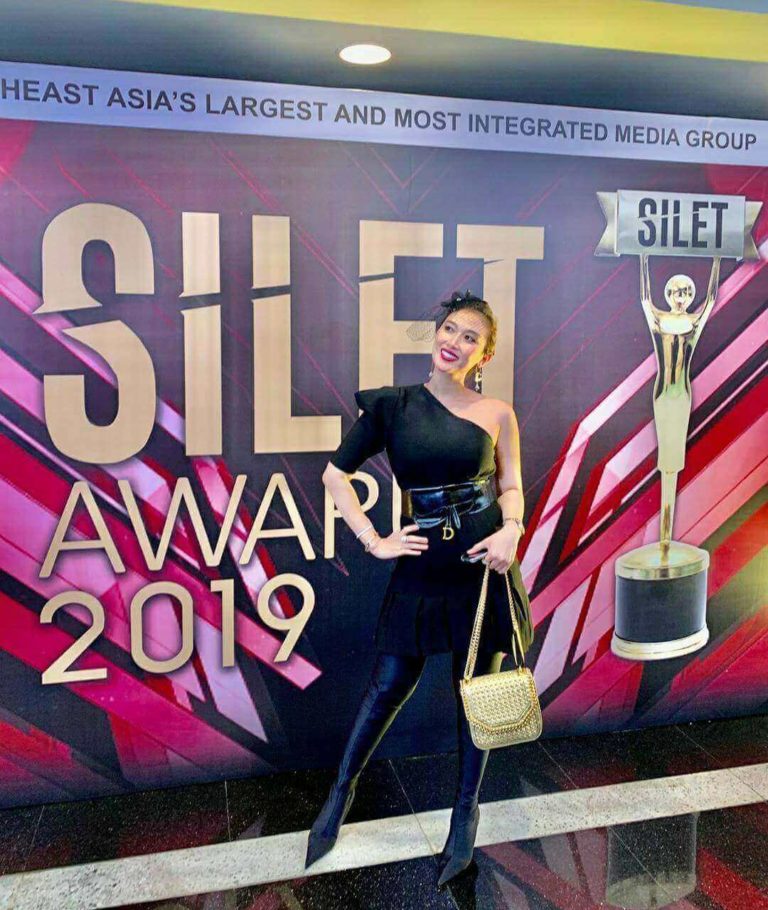 10 Potret Shella O, Cewek Cantik yang Jadi Asisten di Hotman Paris Show