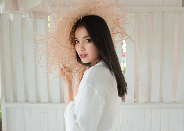 10 Potret Sisi Asih, Pramugari Garuda yang Lagi Viral - Dailysia