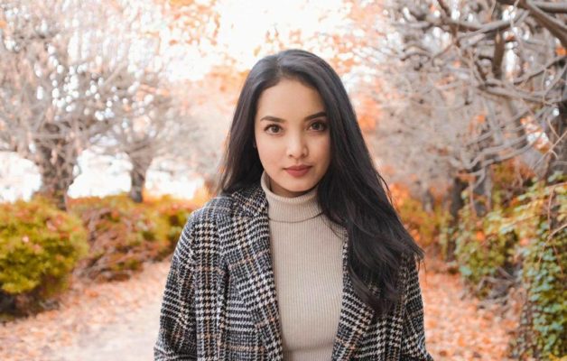 10 Potret Sisi Asih, Pramugari Garuda yang Lagi Viral - Dailysia