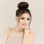 10 Potret Angela Tee, Beauty Keeper Acara Lebih Syantik GTV - Dailysia