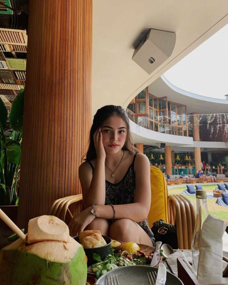 Berdarah Jerman, Inilah 10 Potret Nicole Parham yang Mempesona