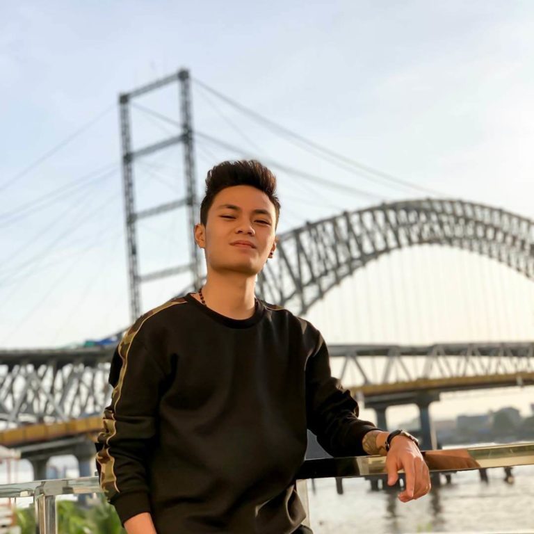 10 Potret Mahen, Penyanyi Lagu "Pura-pura Lupa" yang Lagi Hits