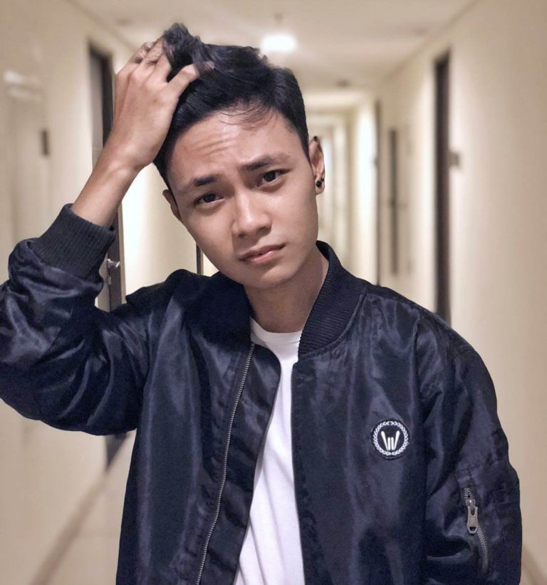 10 Potret Mahen, Penyanyi Lagu "Pura-pura Lupa" yang Lagi Hits