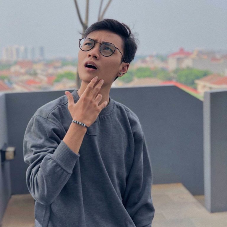 10 Potret Mahen, Penyanyi Lagu "Pura-pura Lupa" yang Lagi Hits