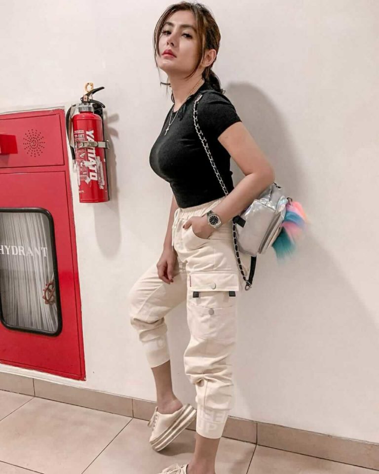 10 Pesona Angela Lee, Pemeran Ela di Kompleks Pengabdi Istri RT 02