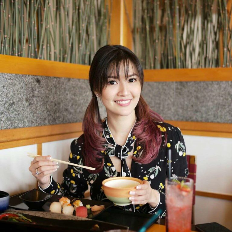 Asty Ananta - Biodata, Profil, Fakta, Umur, Agama, Suami, Film