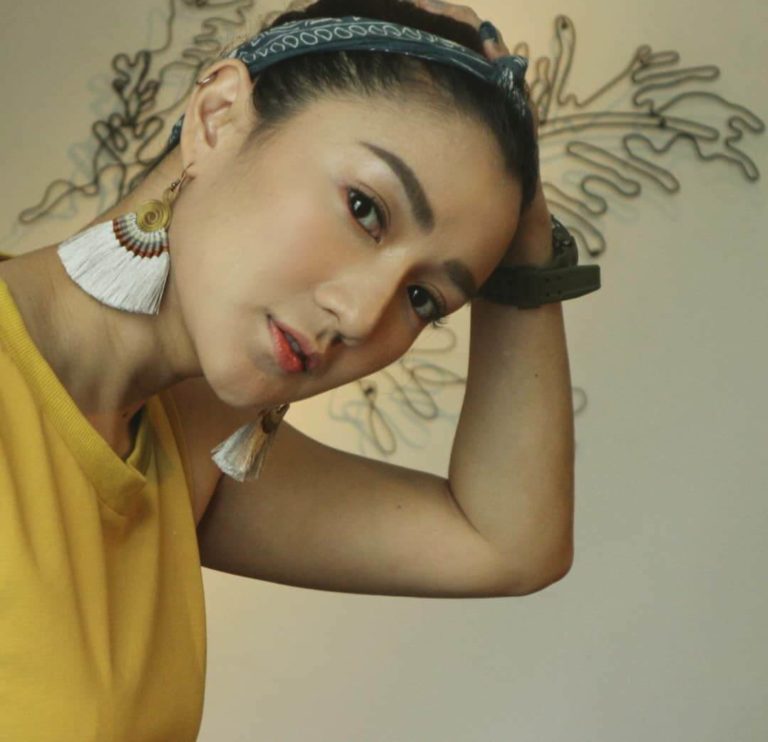 10 Pesona Melly Mono, Vokalis Baru Band Kotak Mantan Anggota SHE