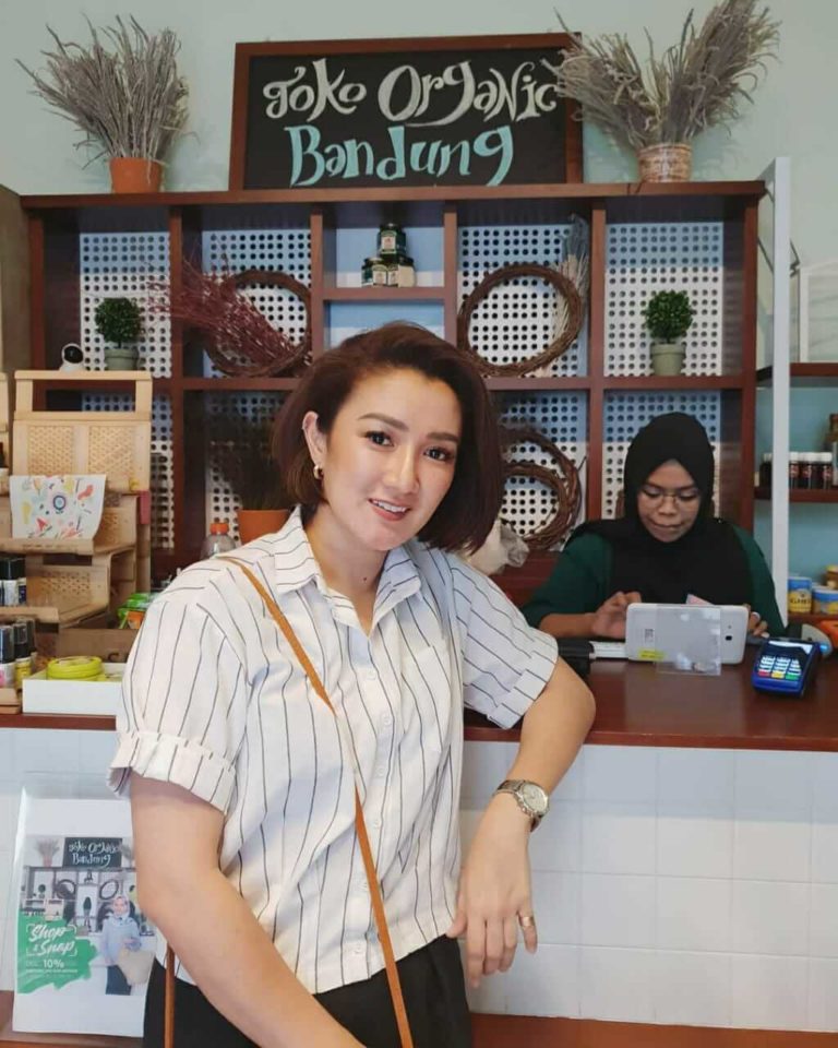 10 Pesona Melly Mono, Vokalis Baru Band Kotak Mantan Anggota SHE