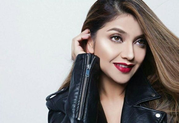 Sarah Azhari - Biodata, Profil, Fakta, Umur, Agama, Suami, Karier