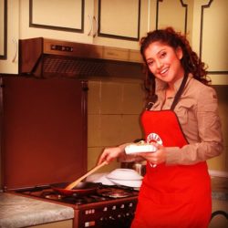 Sarah Azhari - Biodata, Profil, Fakta, Umur, Agama, Suami, Karier