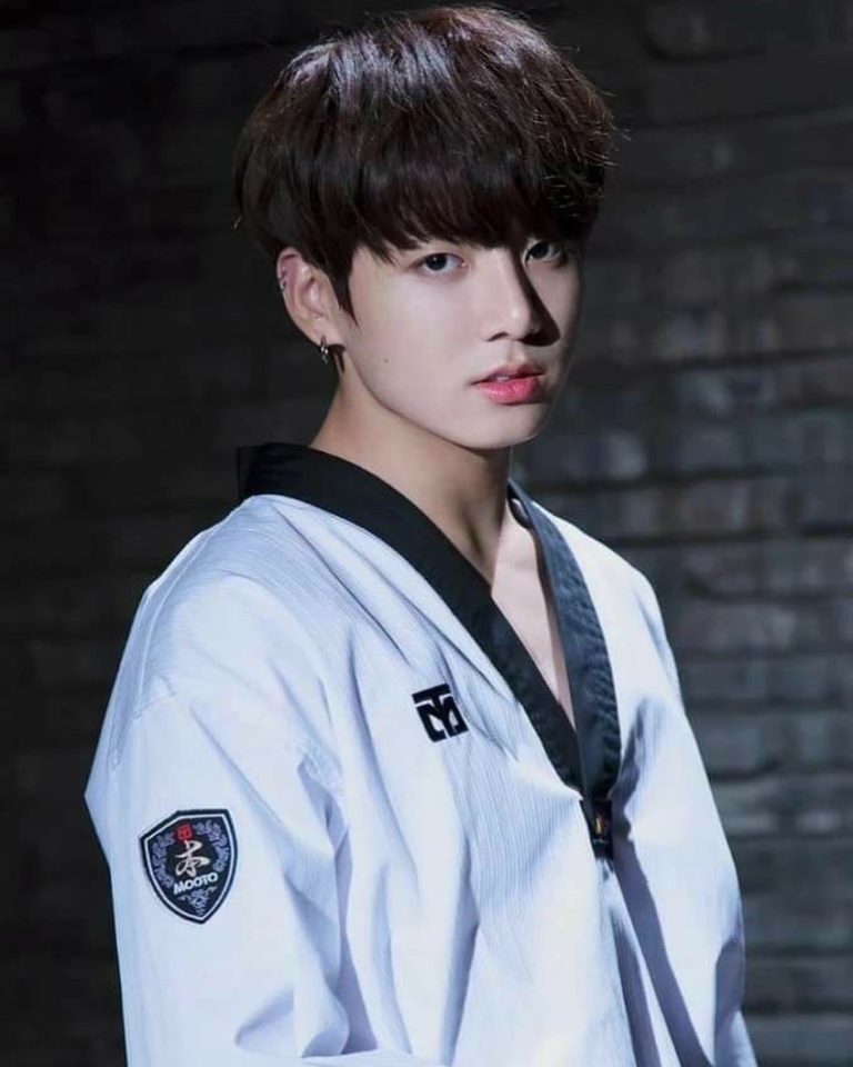 Jungkook BTS - Biodata, Profil, Fakta, Umur, Agama, Pacar, Lagu, Album