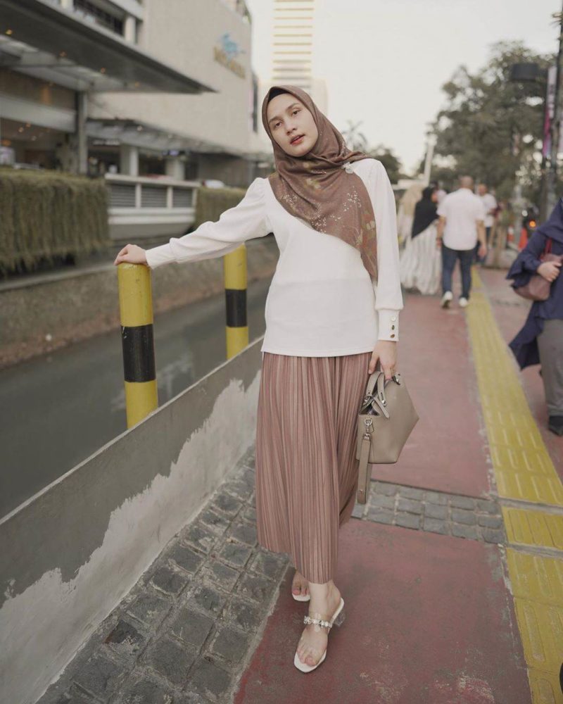 Sejuk Dipandang, 8 Selebgram Berhijab Ini Punya Style Muslimah Modern