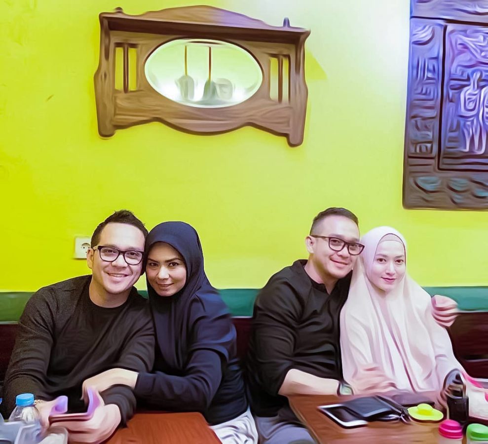 5 Artis Ini Lahir dengan Saudara Kembar, Jadi Nggak Kesepian - Dailysia