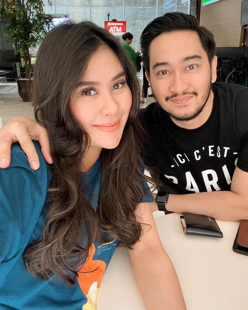 10 Selebriti Cantik yang Menikah dengan Anak Band - Dailysia