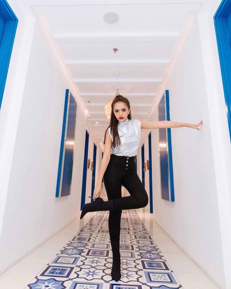 DJ Yasmin - Biodata, Profil, Fakta, Umur, Agama, Pacar, Film