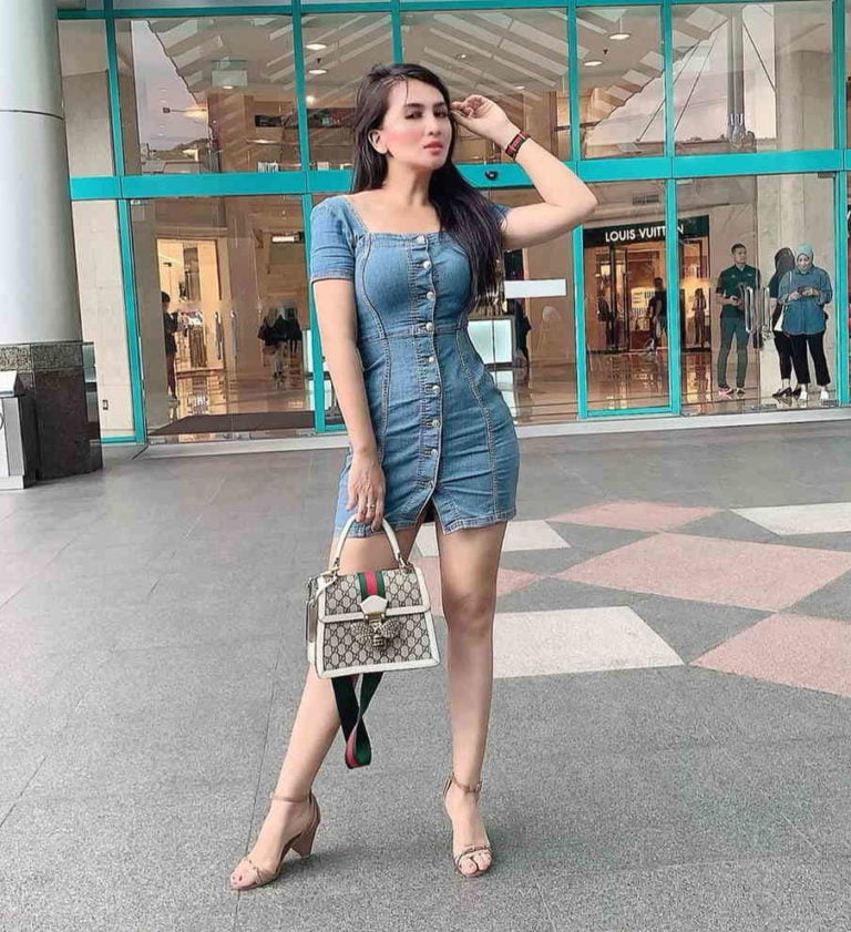 10 Gaya Feminin Diana Dee Starlight Saat Kenakan Dress, Elegan Banget