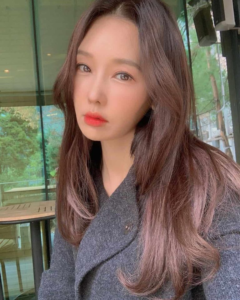 Bak Remaja, 10 Pesona Lee Su Jin Dokter Gigi Usia 51 yang Awet Muda