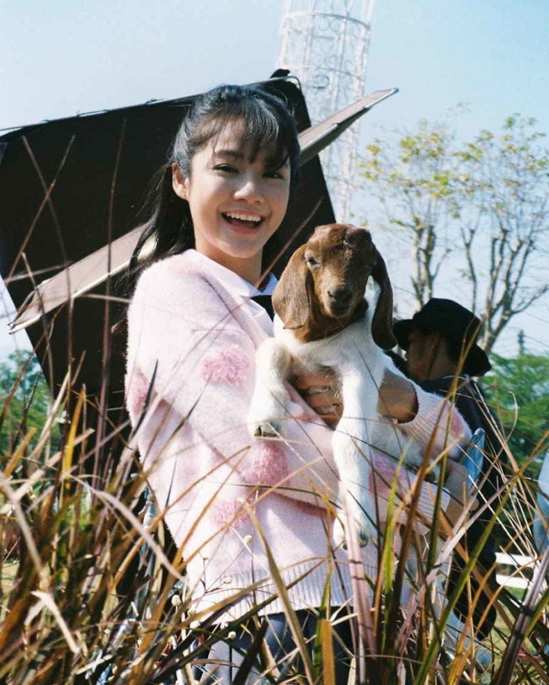 10 Potret Namtan Tipnaree, Pemain Who Are You versi Thailand yang Manis ...