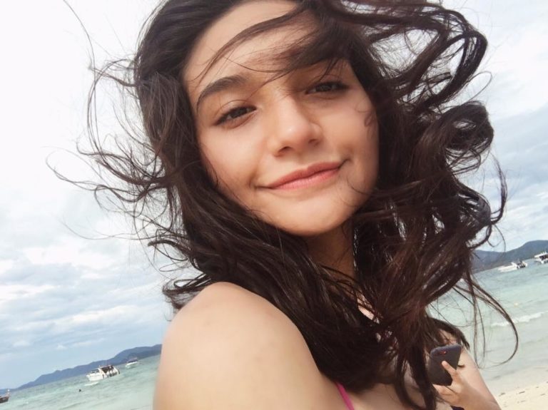 10 Pesona Manis Gesya Shandy, Artis Muda yang Sering Bintangi FTV