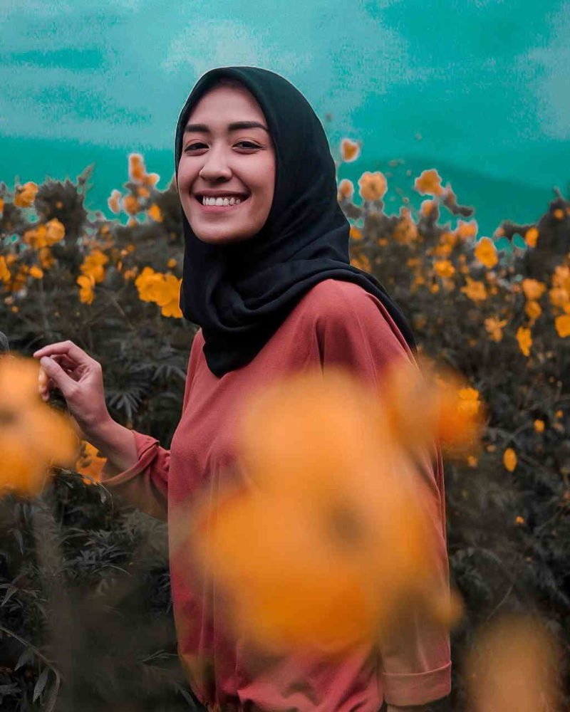 10 Gaya Hijab Icha Anisa, Pemain FTV yang Miliki Pesona Adem - Dailysia