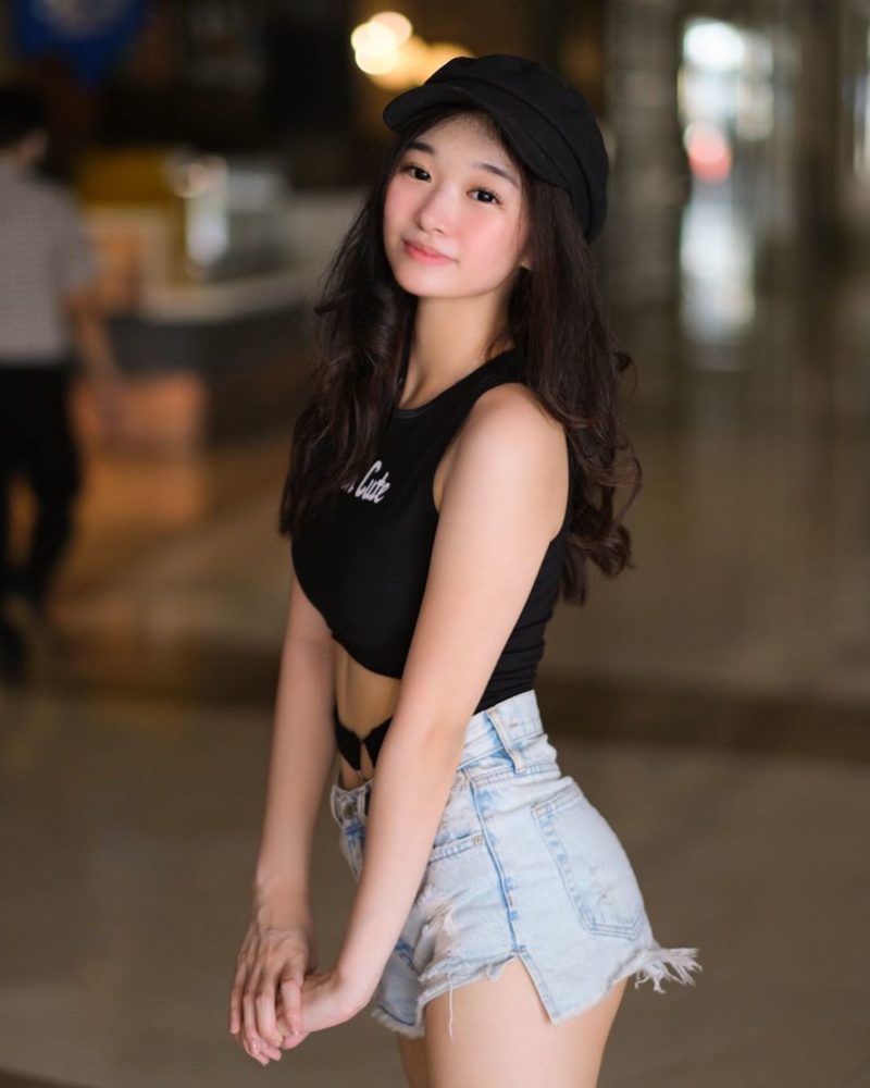 10 Potret Cantik Livy Renata, Brand Ambasador Alter Ego yang Seksi Abis