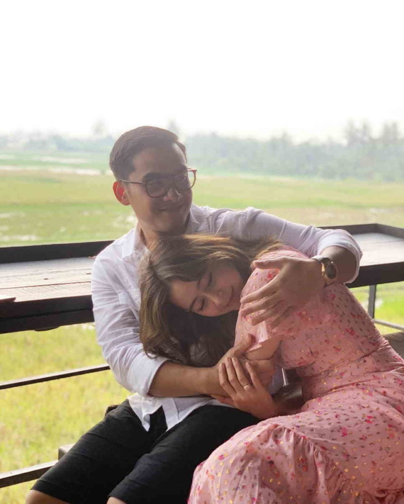 10 Momen Mesra Laura Theux dan Tammy Rumengan, Manis Banget