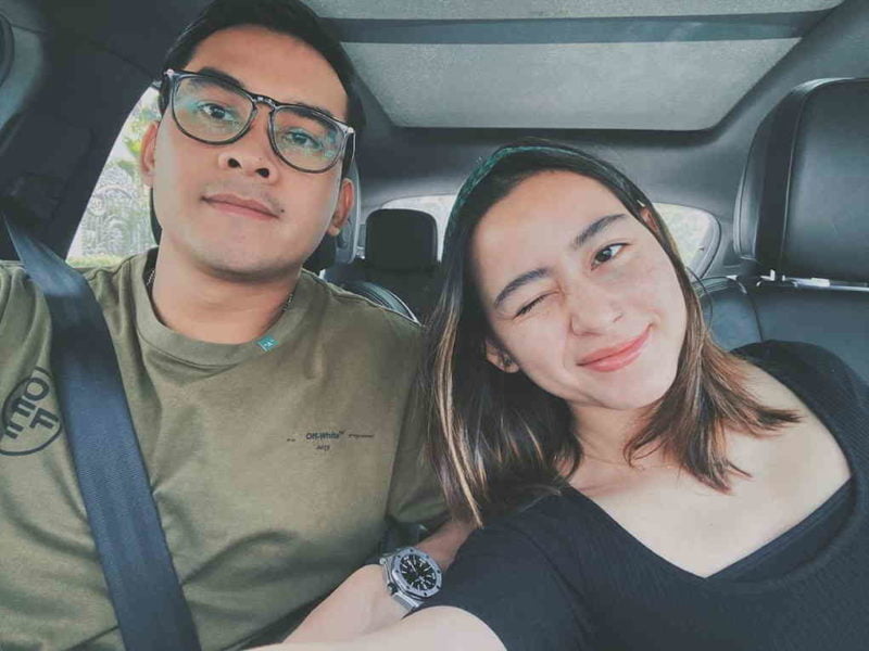 10 Momen Mesra Laura Theux dan Tammy Rumengan, Manis Banget