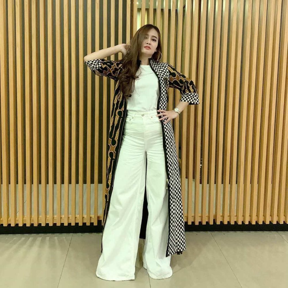 Lia Amelia Biodata Profil Fakta Umur Agama Pacar Film Karier