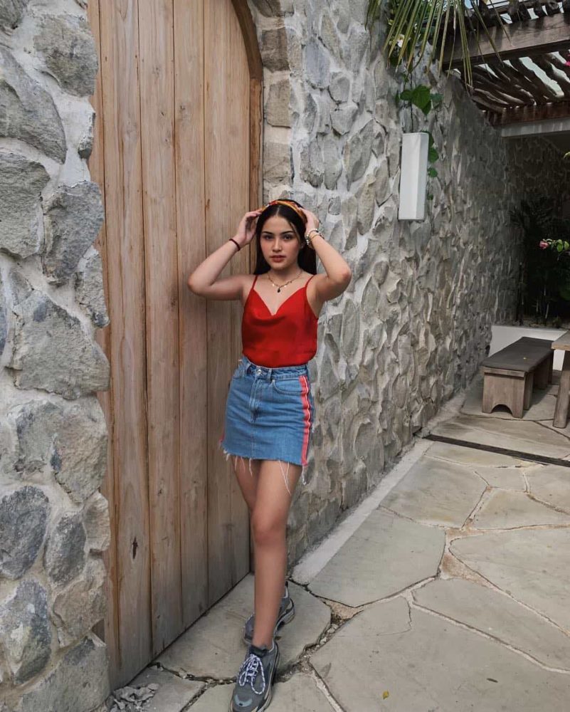 10 Seleb Ini Sering Tampil Seksi, Padahal Belum 20 Tahun - Dailysia