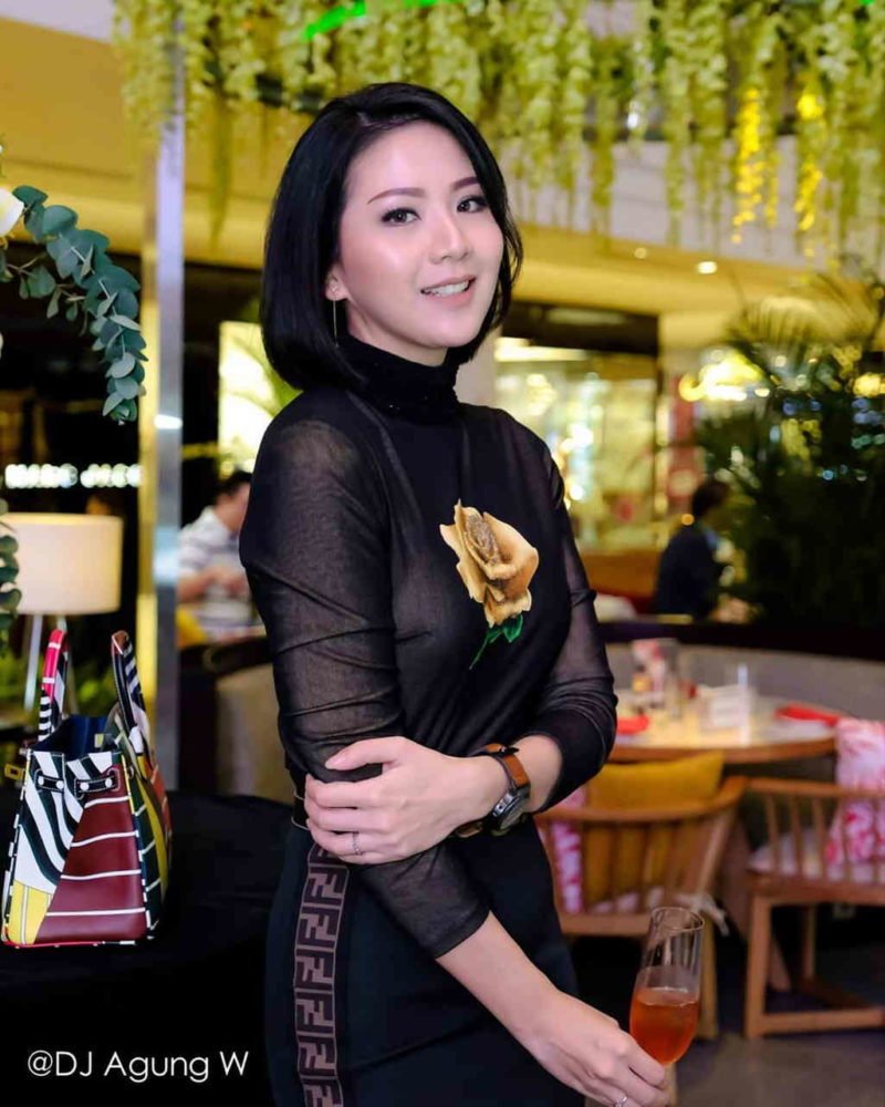 10 Penampilan Modis Agnes Jennifer, Selebgram yang Tengah Jadi Sorotan