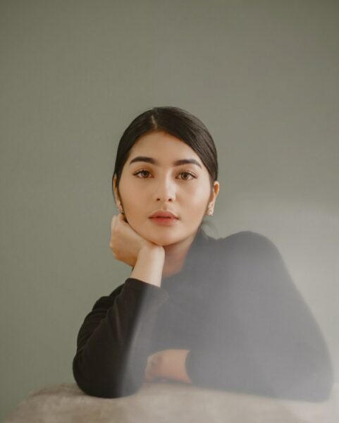 10 Pesona Debi Sagita, Aktris FTV yang Cantiknya Bikin Terkesima