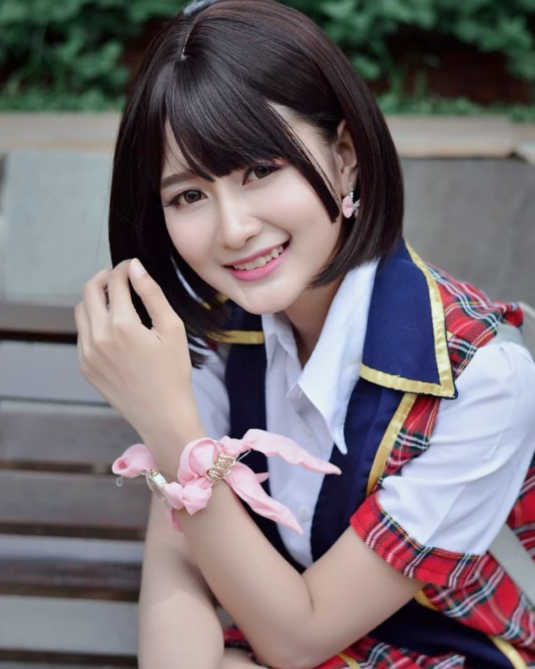 Cantik & Seksi, Ini 10 Pesona Cosplayer KameAam yang Bikin Kesemsem