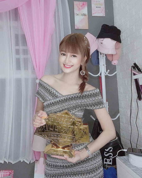 Cantik & Seksi, Ini 10 Pesona Cosplayer KameAam yang Bikin Kesemsem