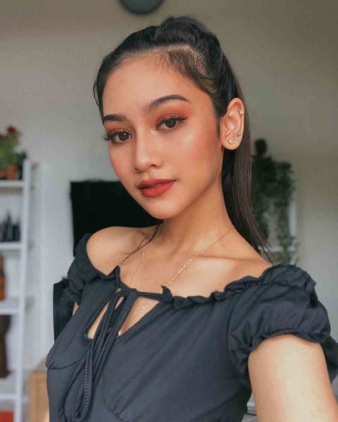 10 Pesona Sarah Tuffahati, Pesinetron Muda yang Miliki Paras Menawan
