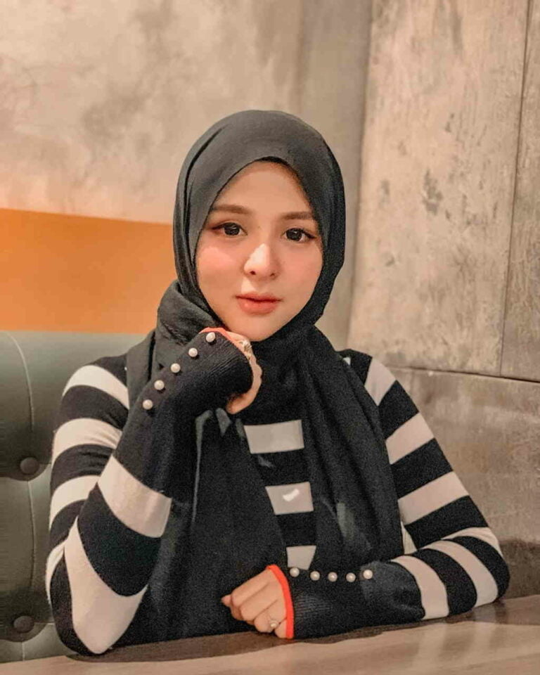 Berubah Drastis, 10 Pesona Thya Sethya Eks Ring Girl MMA yang Kini Berhijab