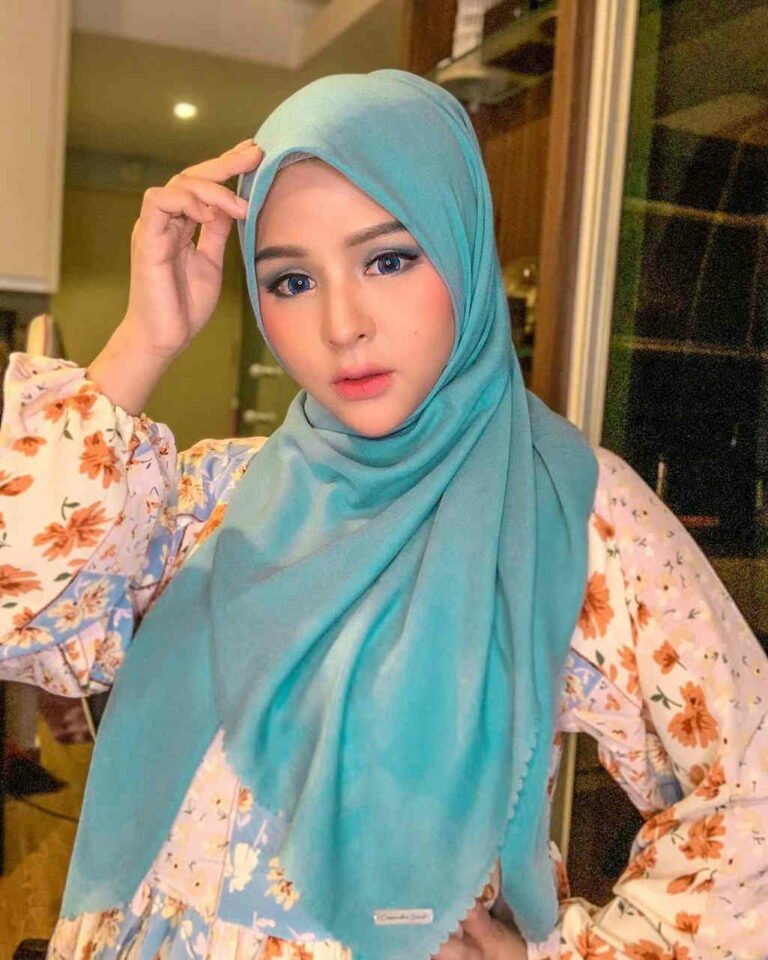 Berubah Drastis, 10 Pesona Thya Sethya Eks Ring Girl MMA yang Kini Berhijab