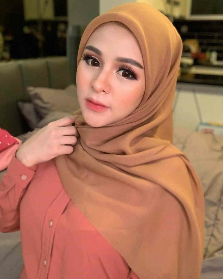 Berubah Drastis, 10 Pesona Thya Sethya Eks Ring Girl MMA yang Kini Berhijab