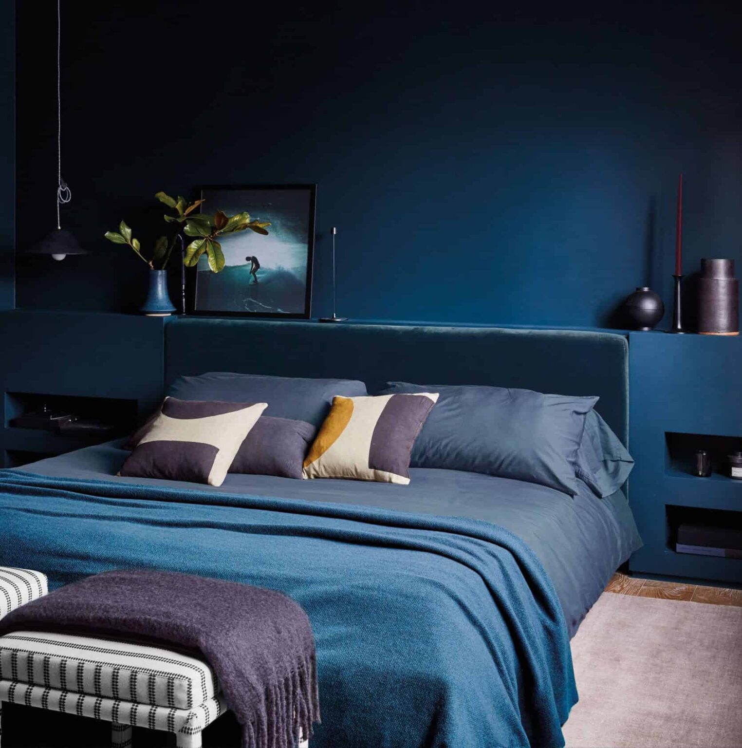 10 Desain Kamar Tidur Warna Hitam, Tampak Elegan & Anti Suram - Dailysia