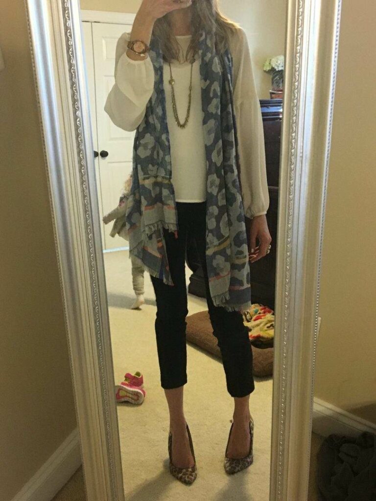 10 Cara Tampil Modis Memakai Syal untuk Penunjang Penampilan - Dailysia